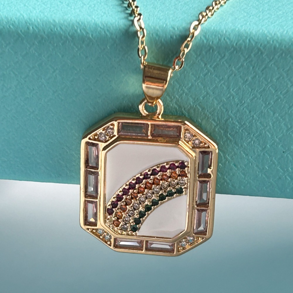 RAYA Beyaz Mineli Gökkuşağı Taş Detaylı Altıgen Çelik Kolye 40+5 cm ...