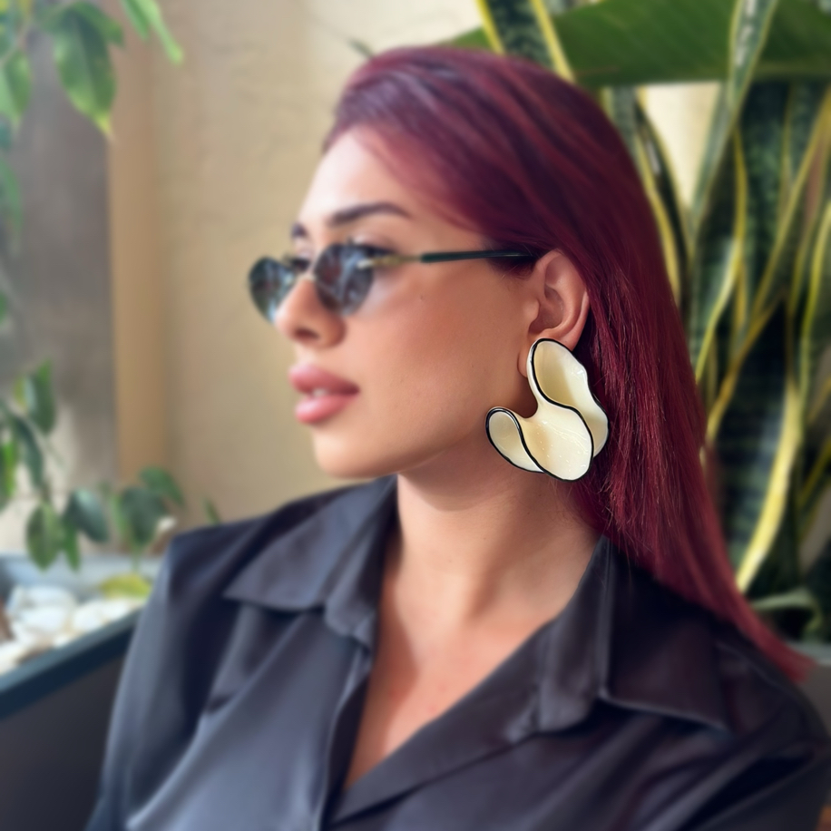 Organik Form Beyaz Küpe | Maia Jewelry
