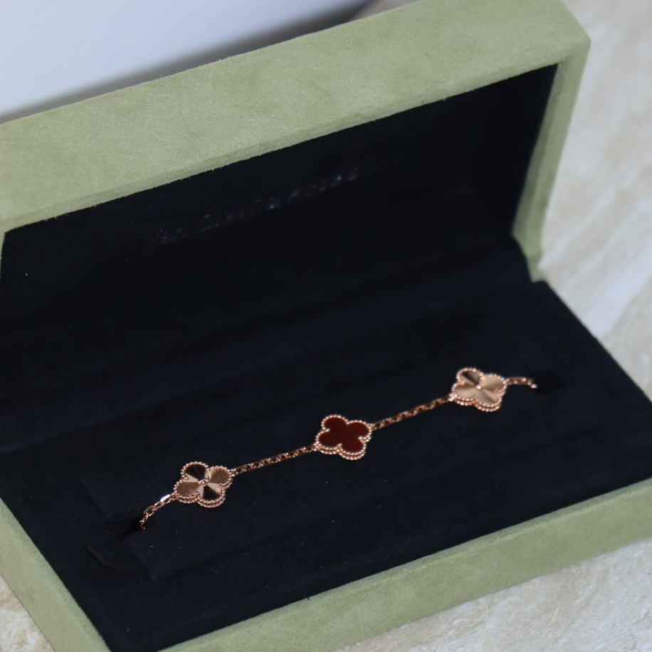 VCA ROSE GOLD BORDO | Royale Carat