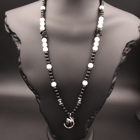 Handmade Black and White Agate Necklace – Natural Stone, Elegant Design | Magicgrange