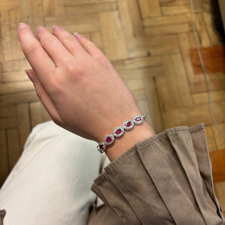 Siyah Işıklı Kutulu Kadın Ruby Kırmızısı Taşlı Bileklik | Alms Scale